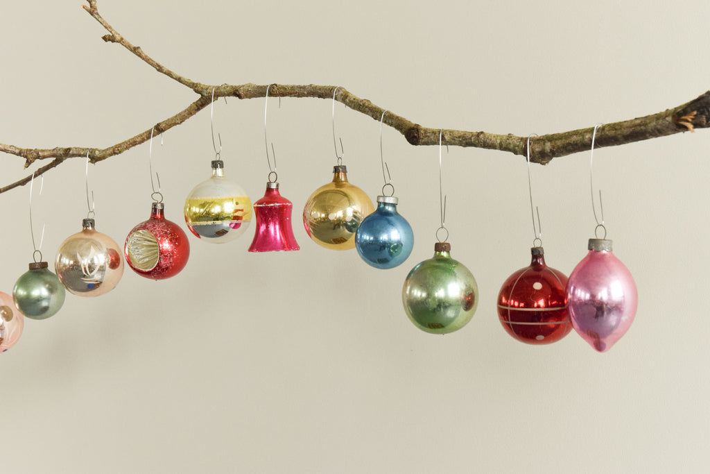 Vintage Set of 12 Glass Christmas Tree Baubles – Absolutely Nice Vintage